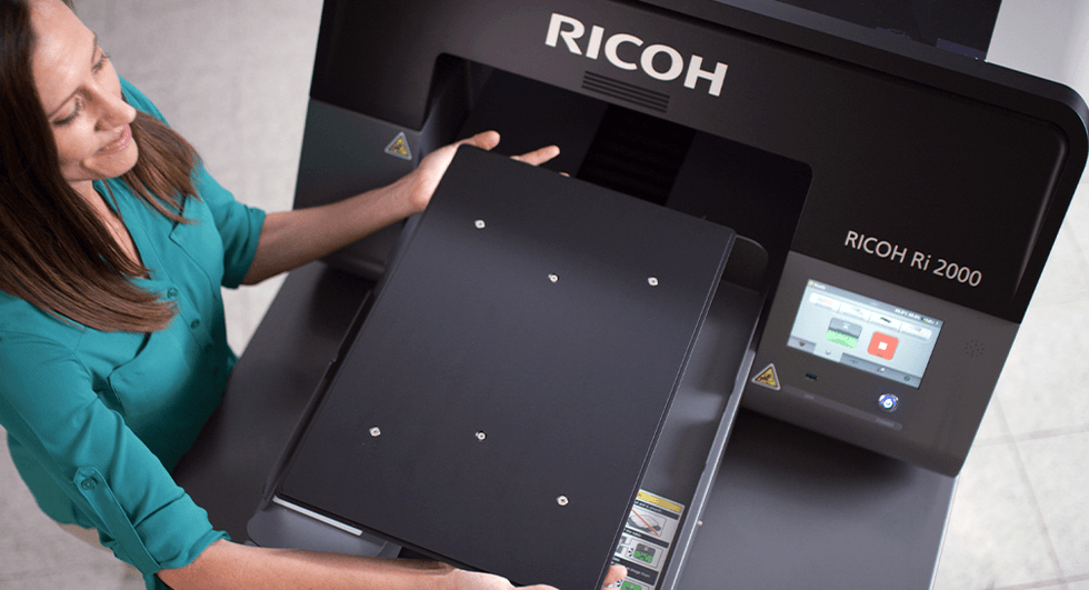 Ri 2000 Impressão direta em tecido | Ricoh América Latina.